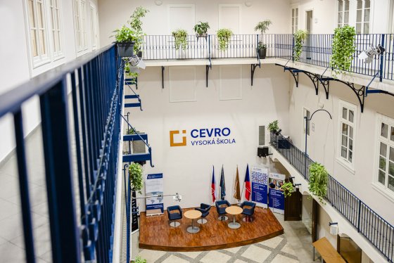 O CEVRO Univerzitě